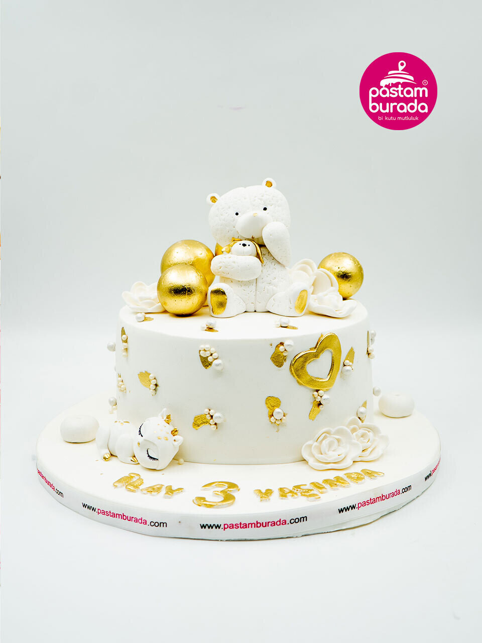 Gold Detaylı Beyaz Ayı Pasta
